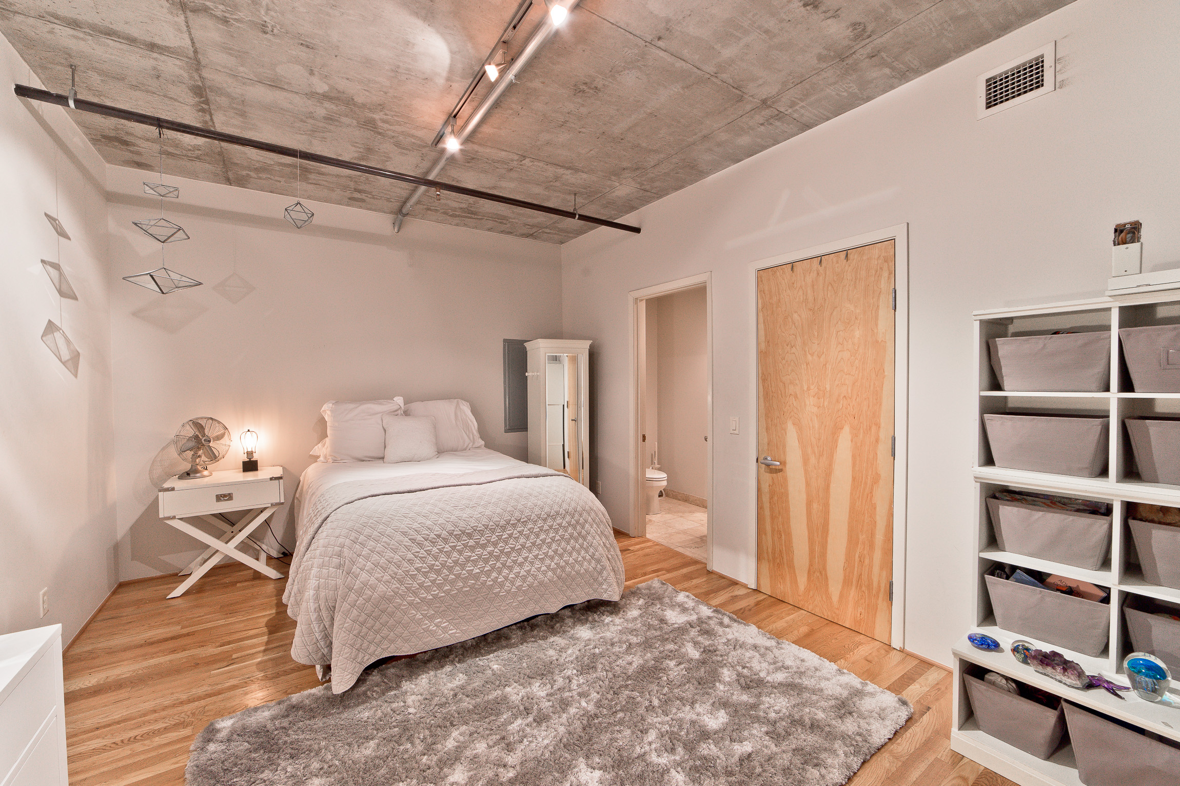 Sleek and sophisticated Downtown Dallas loft awaits you